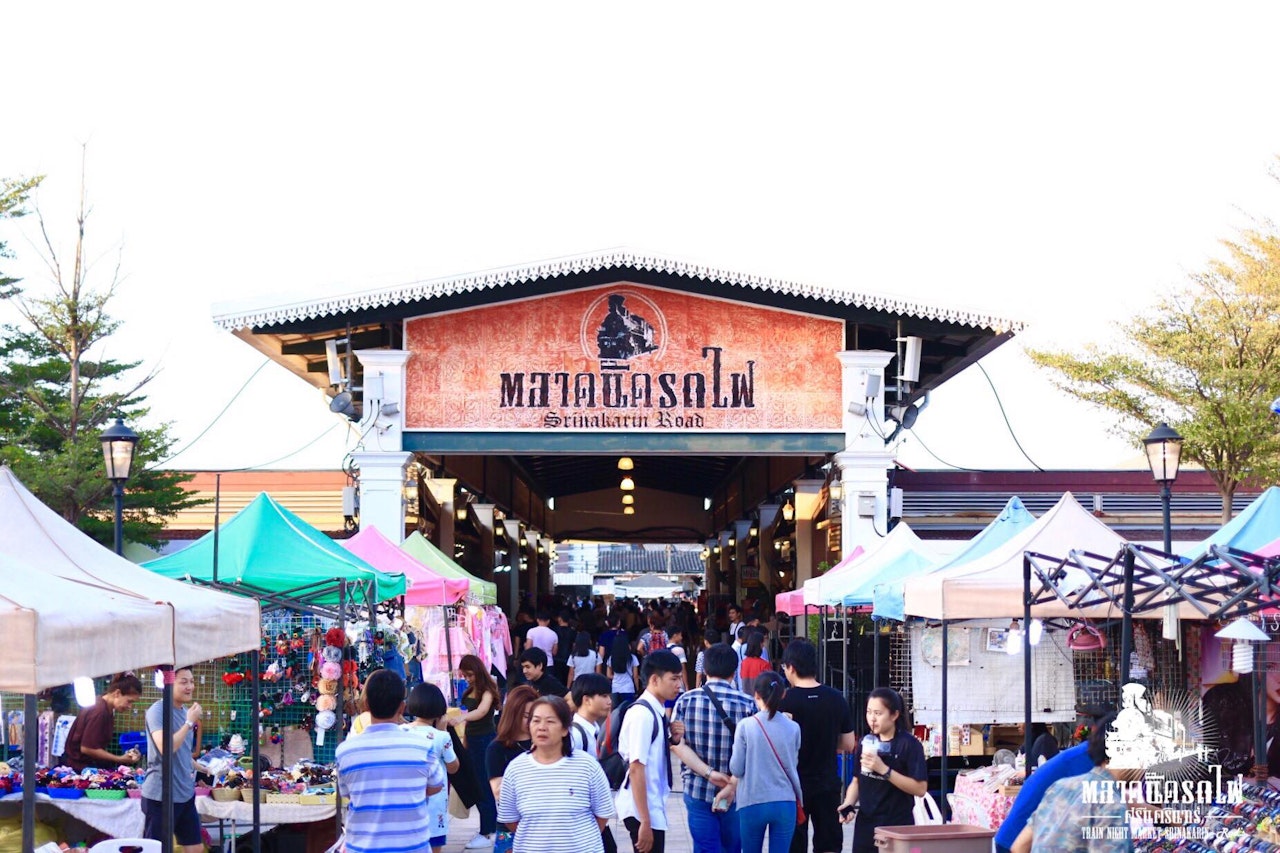 5 Chic and Cheap Night Markets in Bangkok You Need To Check Out | Siam2nite