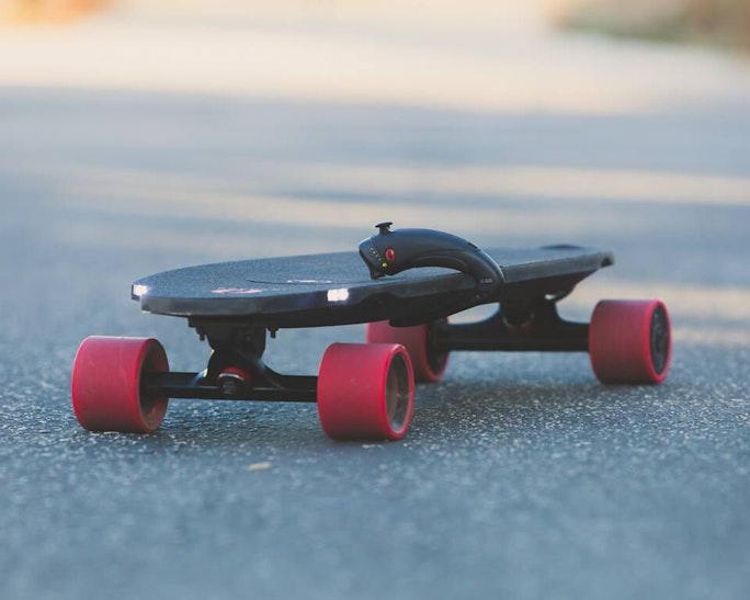 Give Your Next City Stroll a Boost With These 3 Electric Skateboards ...